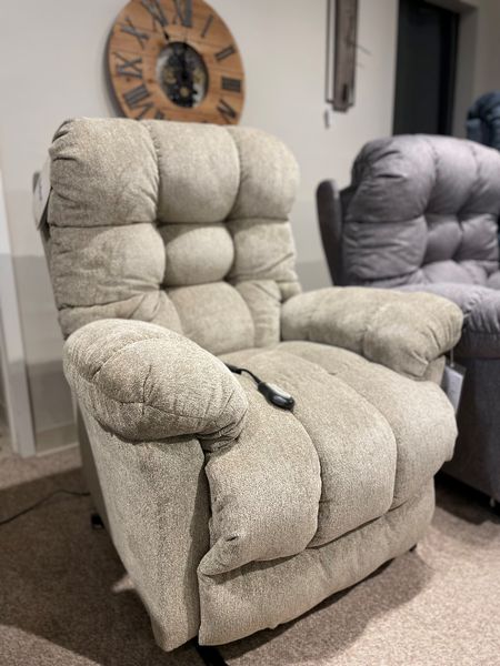 Best Home Furnishings® Brosmer Power Tilt Headrest Lift Recliner ...