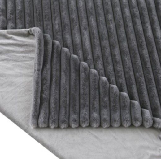 Signature Design by Ashley® Alsonwell 3-Piece Gray Throw Set | Brownie ...